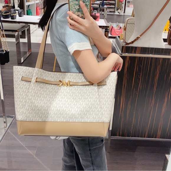 Michael Kors | Bags | Michael Kors Reed Large Pebbled Leather Tote Bag ...